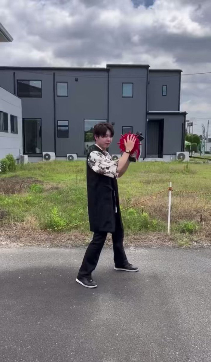 🕊ゆちゃぴっぴ🦍 On Twitter 昨日のギーツショーの休憩中のわたし その後みんなしてクソ暑い中俺を踊らせられるといじめを受けましたw