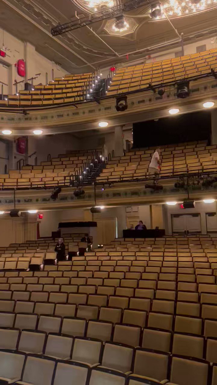 Alex Edelman on Twitter: "Very offended to be excluded from this excellent article by Sopan Deb ...