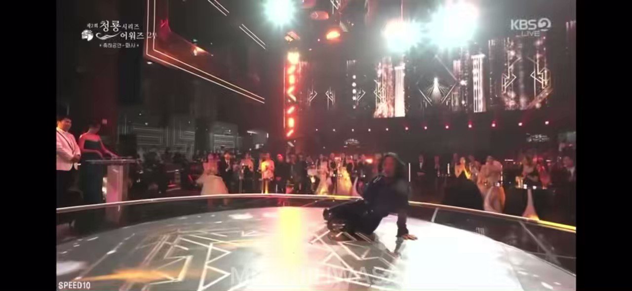 미나 | D-8 TUC2 on Twitter: "KYUNGSOO’S REACTION TO HWASA’S PERFORMANCE OH MY GOD!!! #HWASA #화사 ...