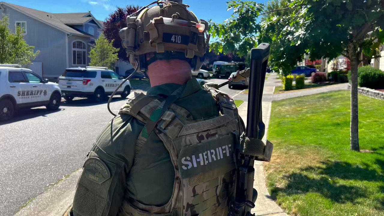 Pierce Co Sheriff On Twitter Swat Standoff With Dv Suspect Lasts Over