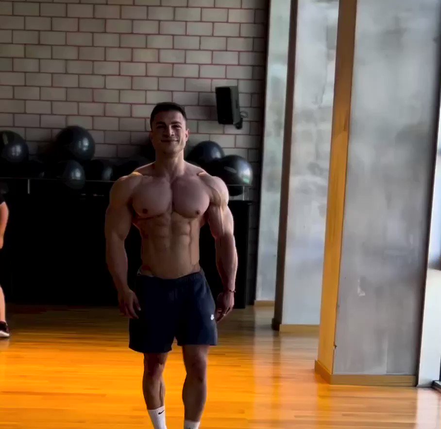 Muscle Clips on Twitter: "Furkan Er shows off his massive, ripped muscles for a couple of ping ...