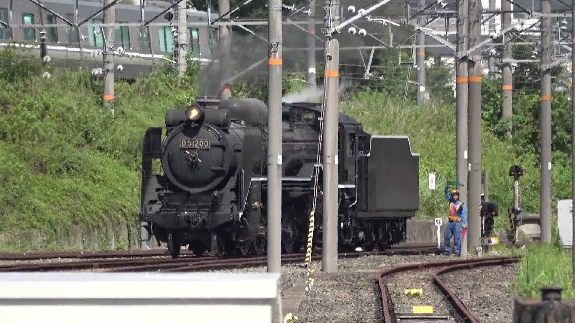 京都鉄道博物館 on Twitter: "【アツい中、熱く走るD51】 D51形200号機が検査終了に向けた試走を行っています。その一部を動画でご覧ください。 https://t.co ...