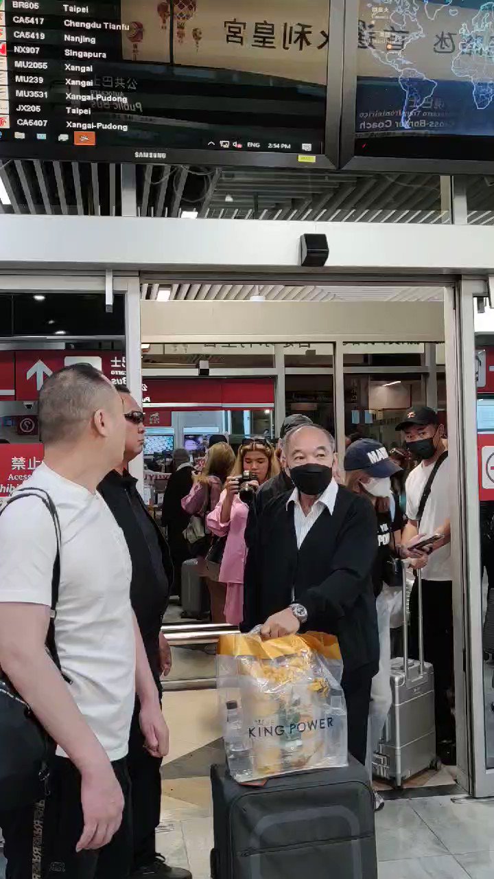 chenliyi on Twitter: "Welcome to Macau China @kristtps #KristPerawat #KristSoloMSAR https://t.co ...