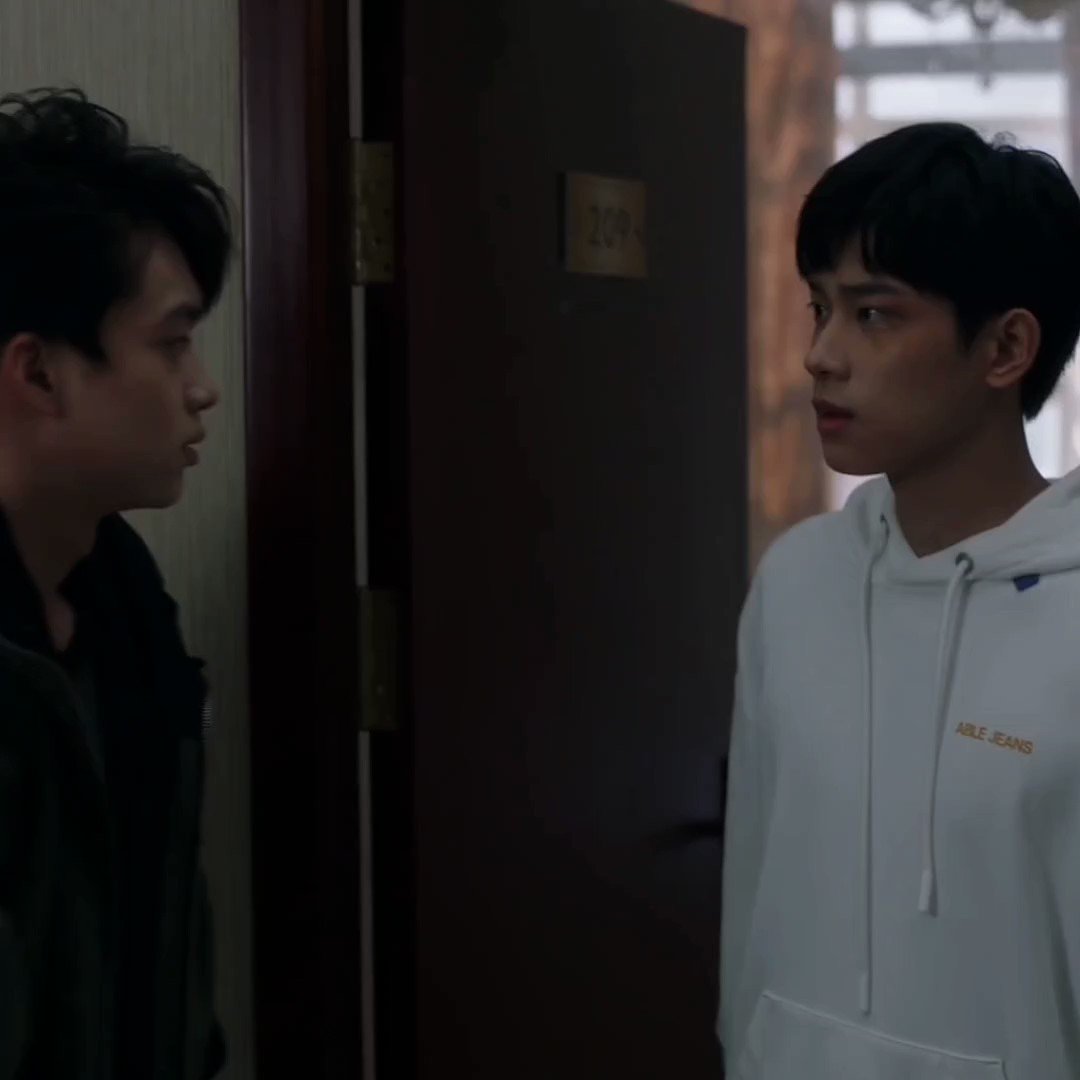 af on Twitter: "felt this hug in my soul, theyre so comfort shaped :(( https://t.co/QQn7X210KV ...