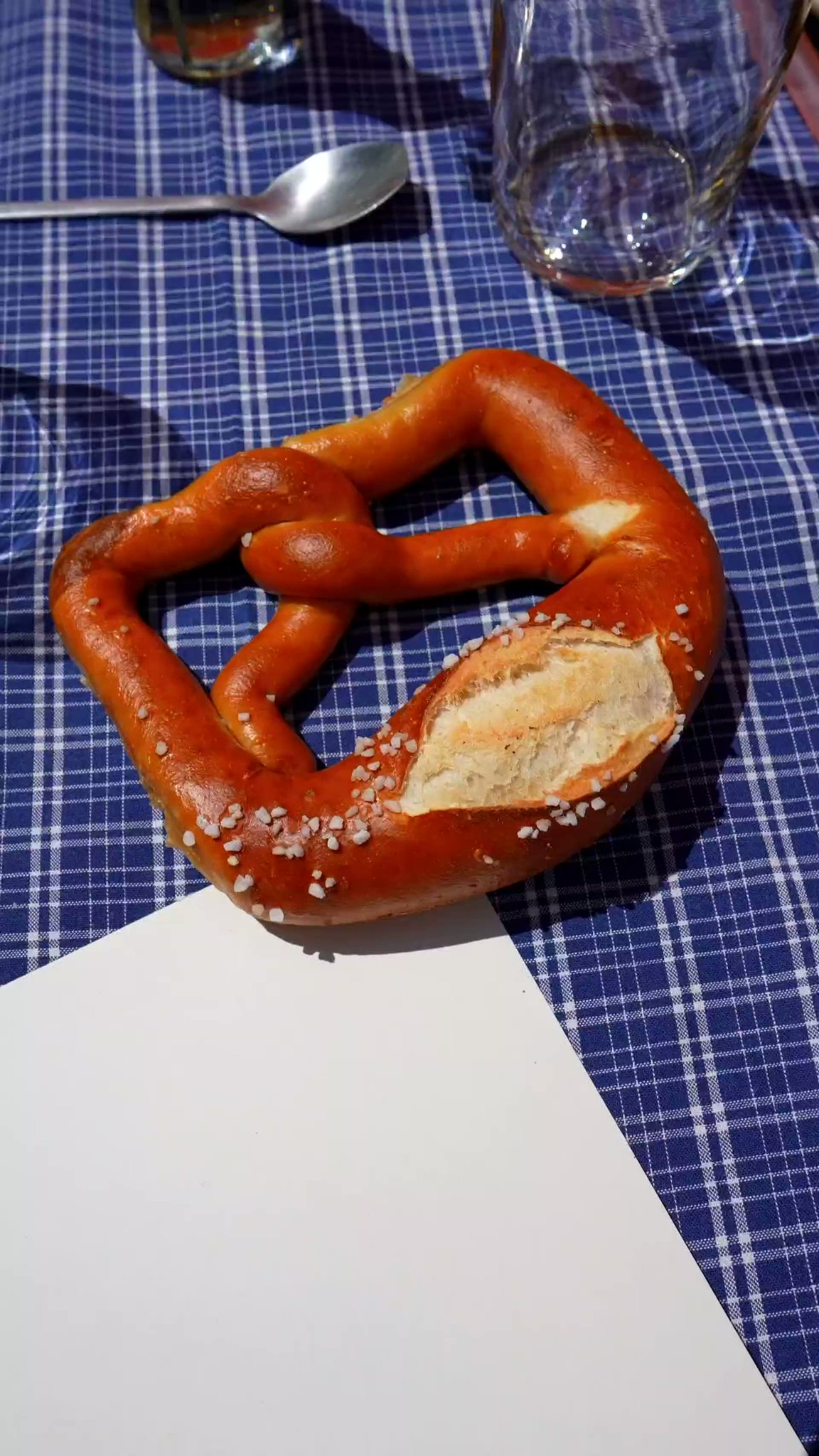 bleeptrack on Twitter: "Hot take: swabian fluffy pretzels > dry bavarian pretzels 🥨 https://t.co ...