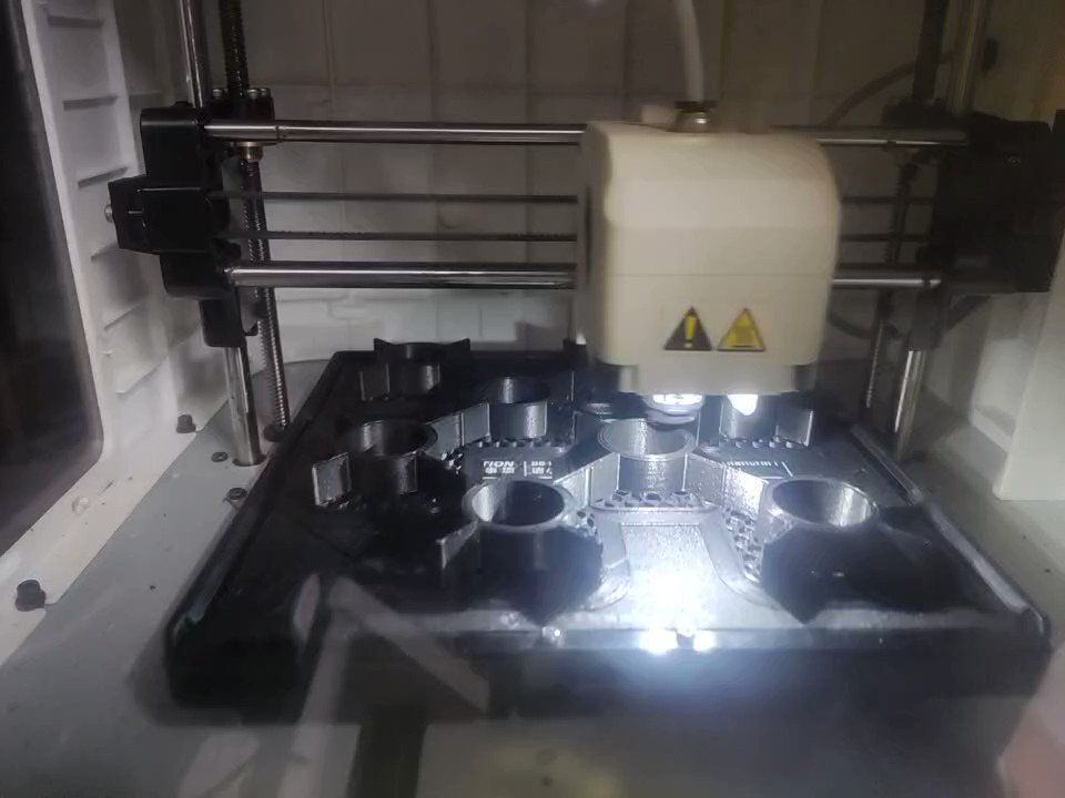 ﾔﾀｰ! チューペット立てﾃﾞｷﾀﾖｰ!! - posfie