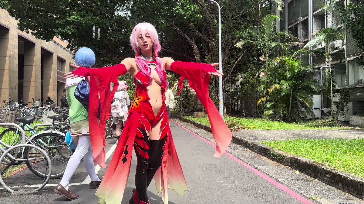漫展 暴露狂 Cosplay 露出 楪 Twitterの動画をダウンロード