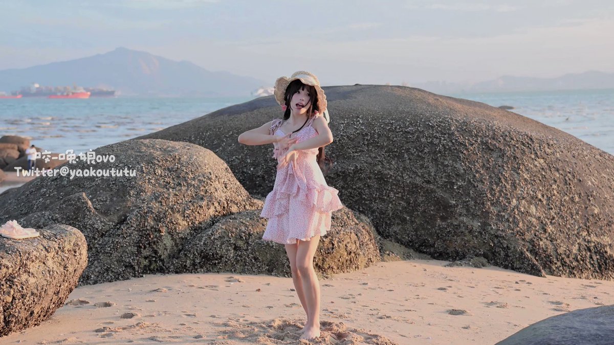 十月订阅作品💃 『邻家小妹』60P+1V 日不落 “我要送你日不落的爱恋~” @DaFoer_ @Daguidiyi @Fojiangnice @PornPicks_ 咬一口兔娘ovo ...