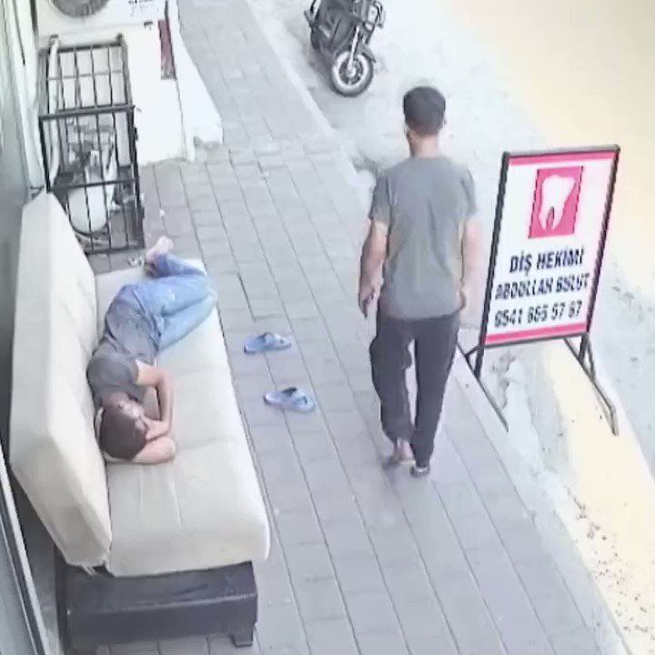 صحيفة عكاظ فيديو سجلت كاميرات المراقبة في مدينة أضنة التركية لحظة
