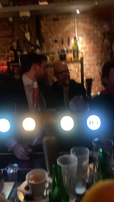 Thierry Baudet gewond na aanval met bierfles in Groningen; verdachte ... Thierry Baudet gewond na aanval met bierfles in Groningen; verdachte ...