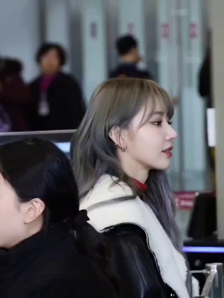 宮脇咲良 - posfie