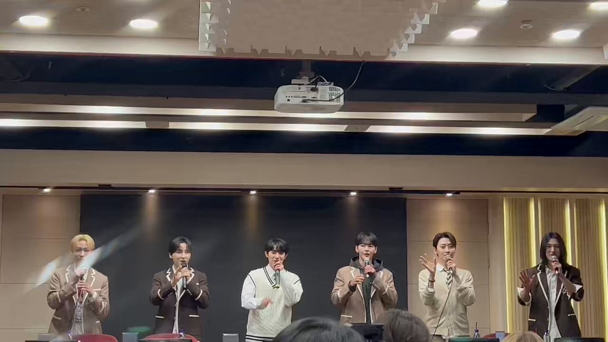 240217 対面 制服コンセプト - posfie