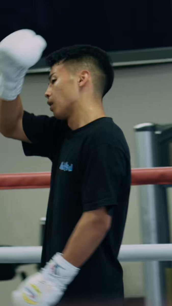 武居由樹、WBOバンタム級世界王者になることで史上初のK-1との二冠王者となる👑👑🥊 - posfie