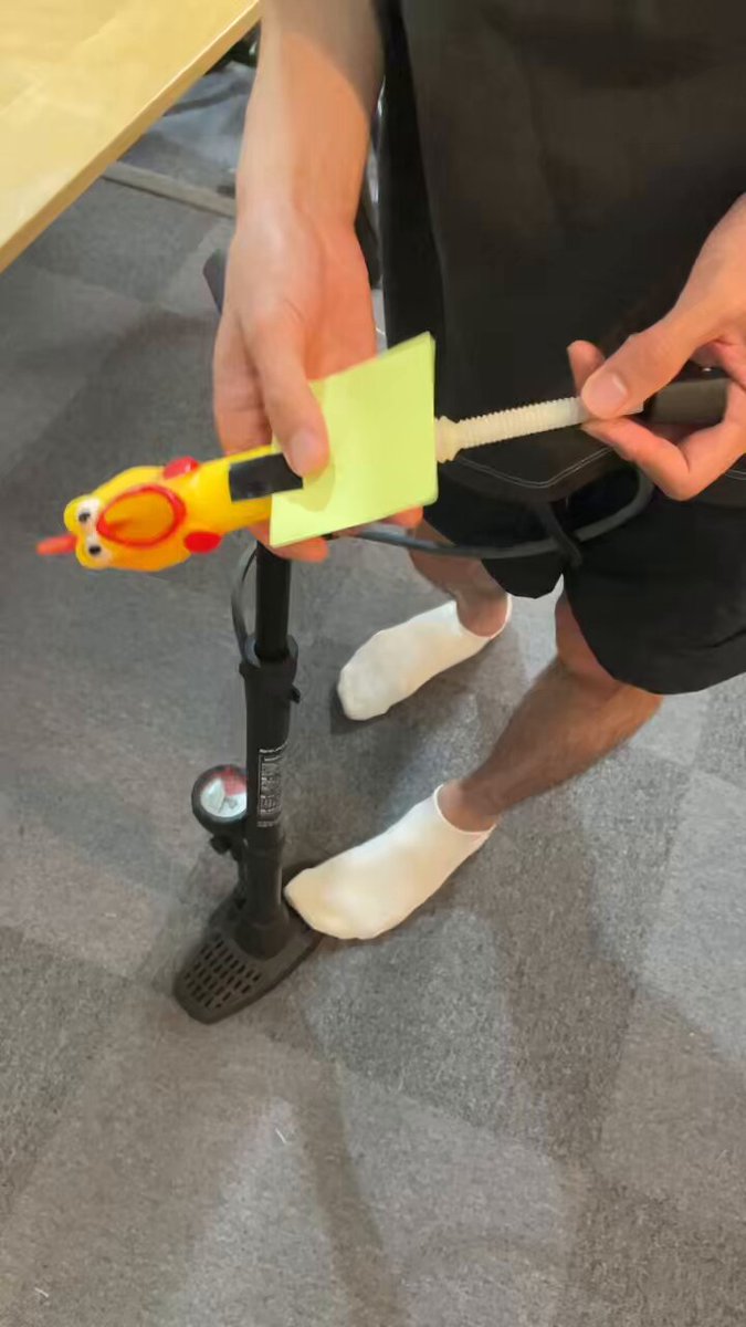 びっくりチキンをMIDIキーボードに繋いでみた(西池袋ガチ研究所) / NT東京2024 - posfie