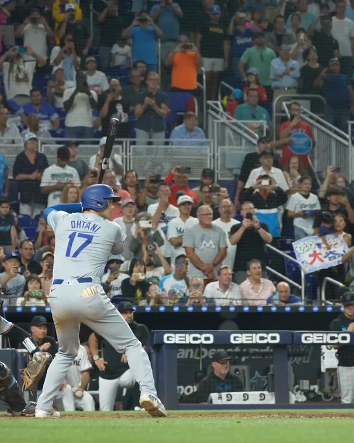 「もうバカが考えたマンガ」大谷さん、残り試合で50盗塁-50本塁打いけるか注目されている中で1試合中に6安打3本塁打2二塁打2盗塁10打点で51-51達成←！？ - Togetter [トゥギ ...