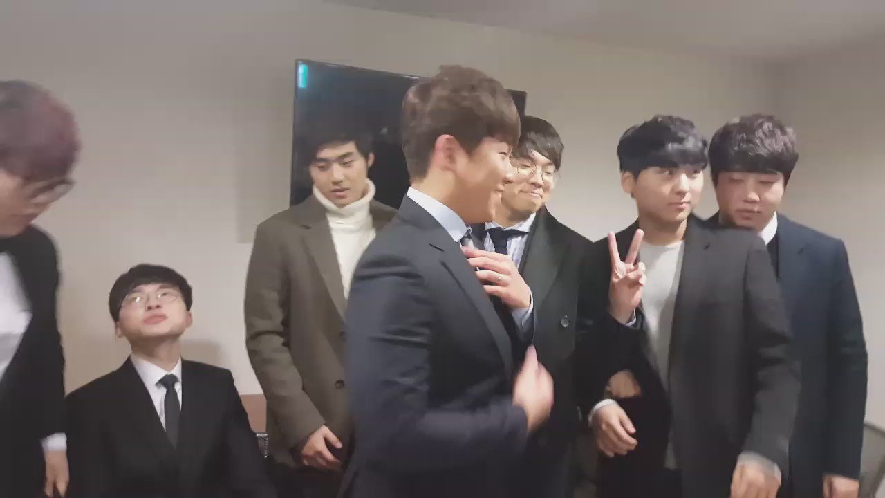 T1 LoL on Twitter: "With @SKT1_Dark ! https://t.co/B1yCcol8PX" / Twitter