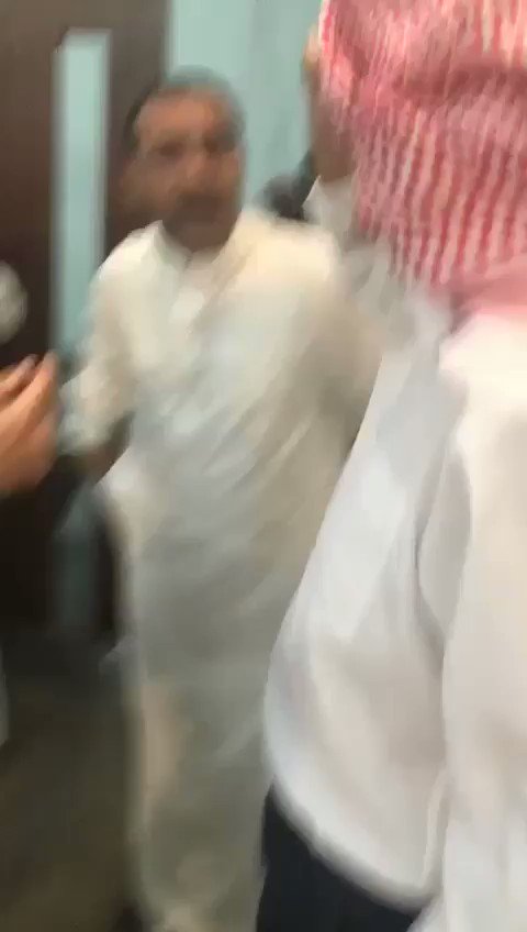 إذاعة يو اف ام On Twitter 🎥 مشجع نصراوي يهدي الشماغ والعقال لمدرب