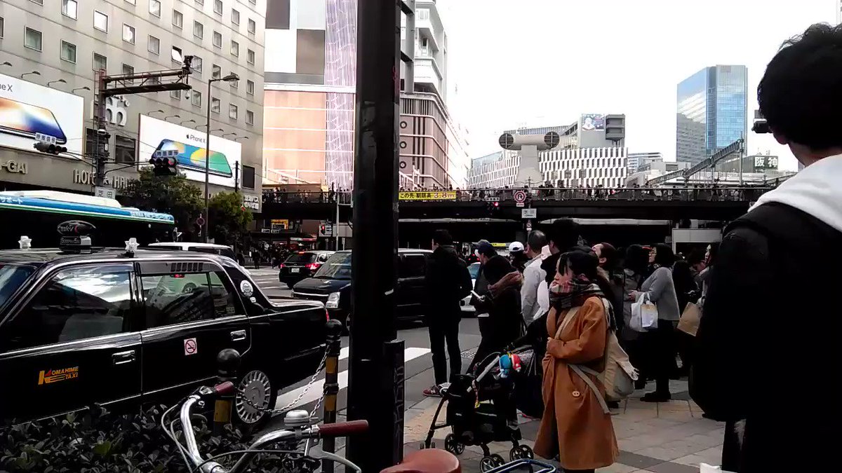 【閲覧注意】#1217ヨドバシ梅田前ヘイト街宣を許すな【2017/12/17】 - posfie