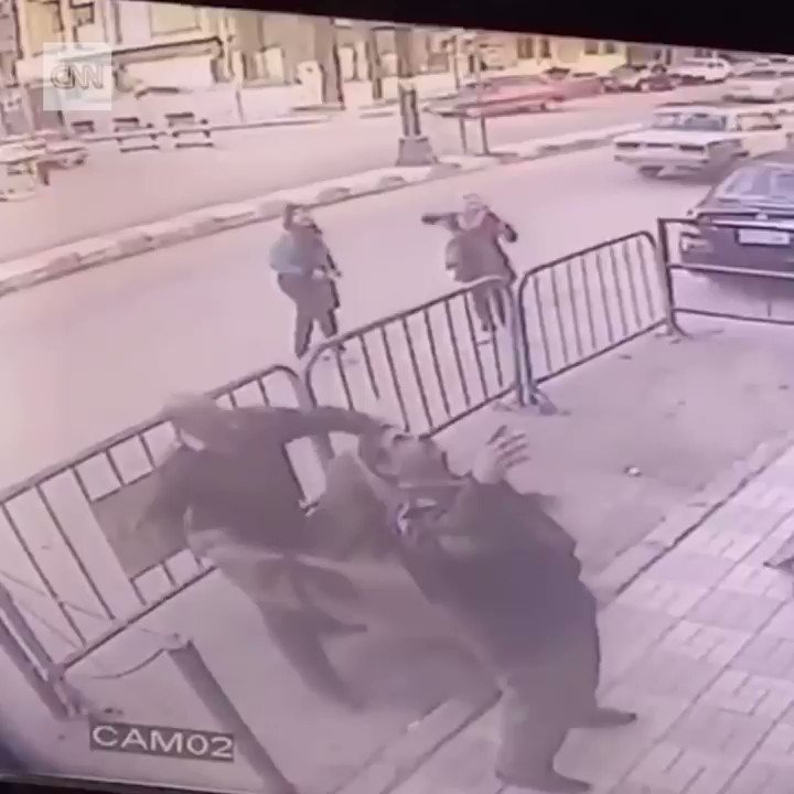 Dramatic video shows these police officers catching a child who fell ... Dramatic video shows these police officers catching a child who fell ...