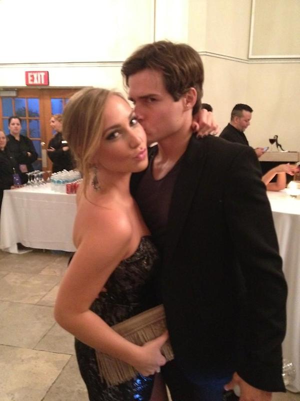 Vanessa Pose Y John Ecker