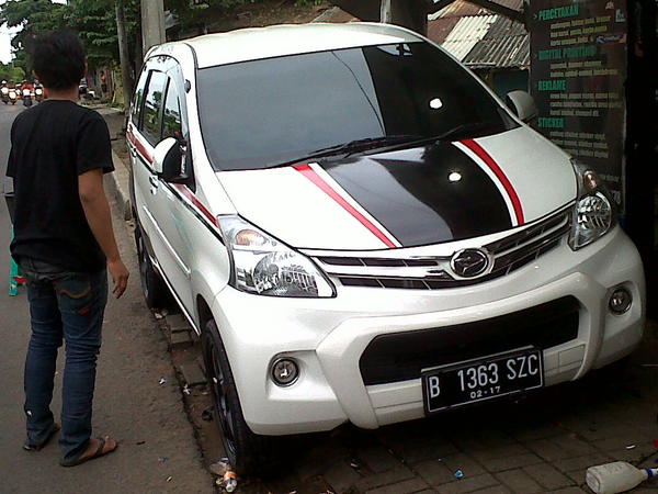 Xenia Modifikasi Stiker