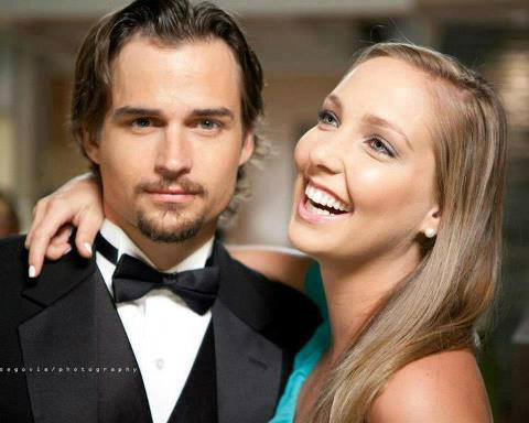 Jon Ecker Y Su Novia