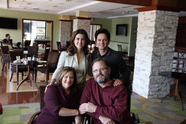 Danilo Montero Y Su Esposa