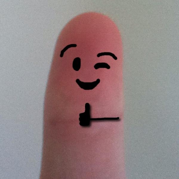 Can you trick faceID by setting up a finger instead of your face? : r/apple