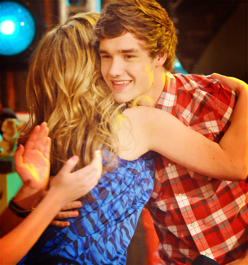 Liam Payne Kissing A Girl