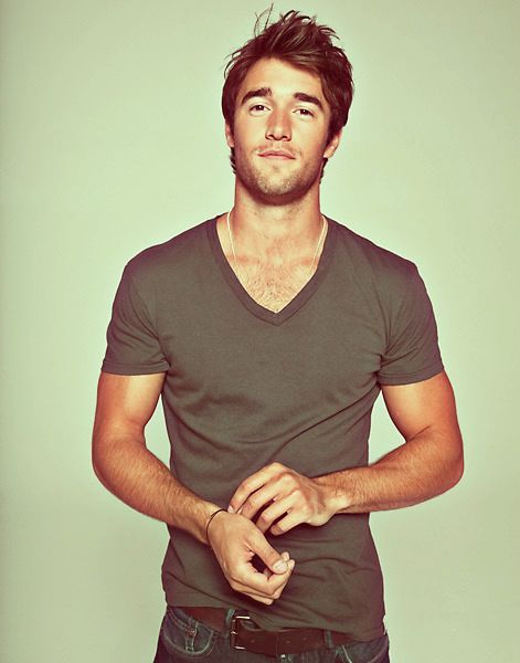 Y a este papito, Daniel Grayson, lo tendremos de regreso el 6 de abril ...