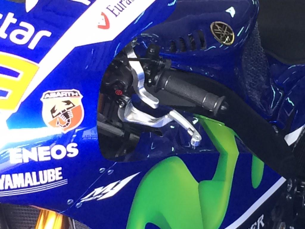 Lorenzo is testing a finger operated rear brake : r/motogp
