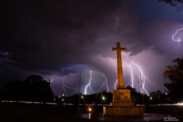 Extraordinary shot of the insane lightning storm in Adelaide last night ...