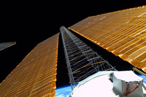 Unique View of ISS Solar Panels : r/space