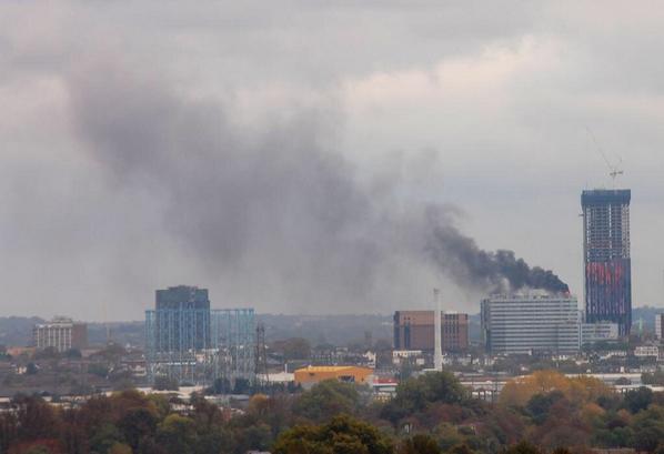 Huge blaze in Croydon office block | London - ITV News