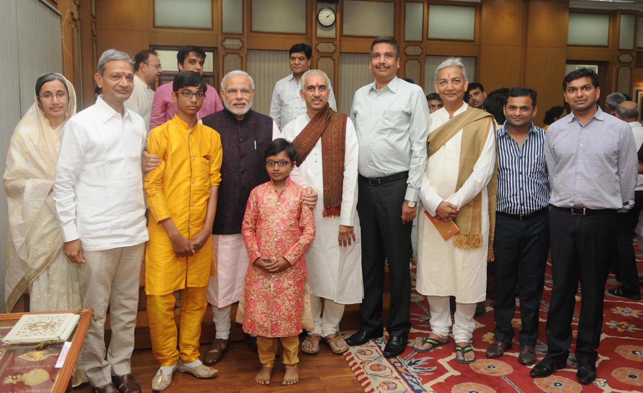 65 Jains who are going to become monk visits Prime Minister Modi(photos ...