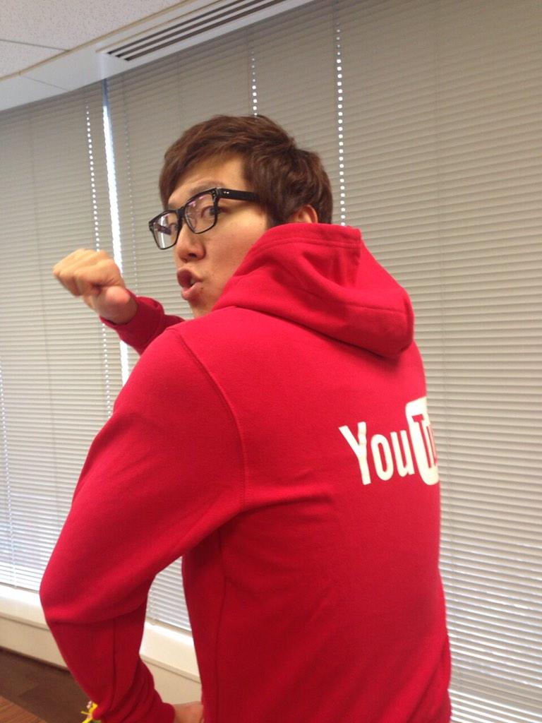 HIKAKIN😎ヒカキン 【YouTuber】 on Twitter: "ロケ2本終了。帰って編集して頑張るぞー！ そういえばYouTubeスタッフパーカー頂きました♪ http://t.co ...