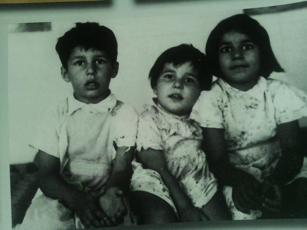 Childhood Photos Of Imran Khan