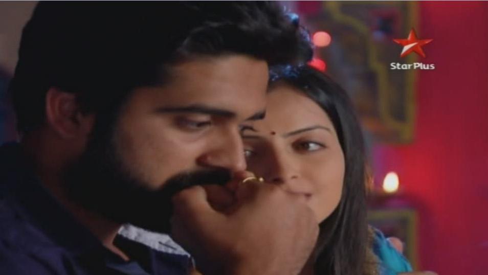 Noolek on Twitter: "Ashlok today scene 9 , Shlok kiss Astha hand http://t.co/12UDXGZbgD"