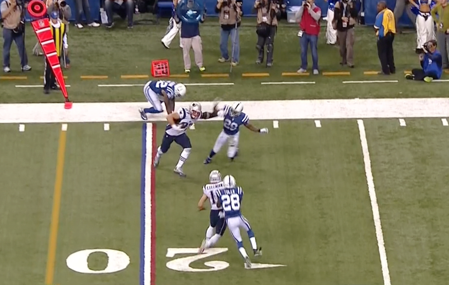 VIDEO: Rob Gronkowski breaks multiple tackles on the way to a Gronk ...