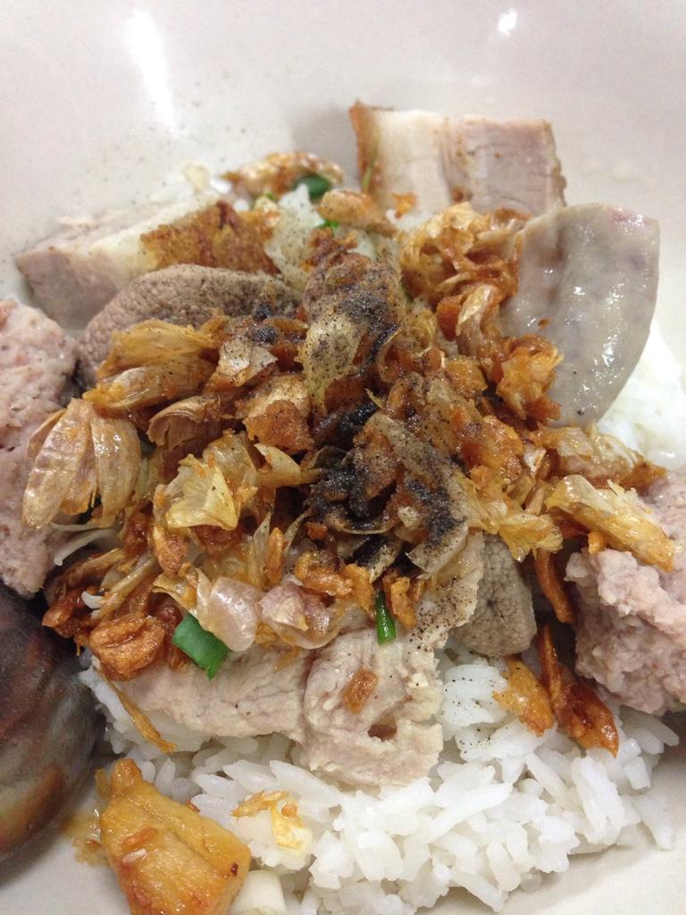 JS100 on Twitter: "ถ้าใครที่ได้มาเยือนภูเก็ต แล้วถ้าหิวกันตอนดึกๆ นี่เลยค่ะ ข้าวต้มแห้ง เกาเหลา ...