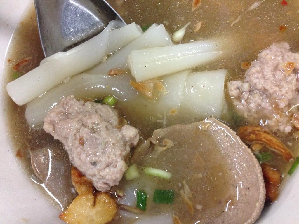 JS100 on Twitter: "ถ้าใครที่ได้มาเยือนภูเก็ต แล้วถ้าหิวกันตอนดึกๆ นี่เลยค่ะ ข้าวต้มแห้ง เกาเหลา ...