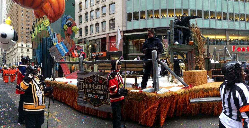 PHOTO: NHL's float at the Macy's Thanksgiving Day Parade fe…