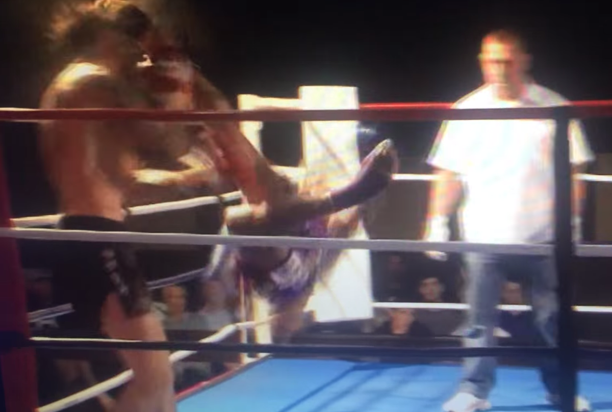 VIDEO: A Muay Thai fighter gets knocked out cold by a nasty roundhouse ...