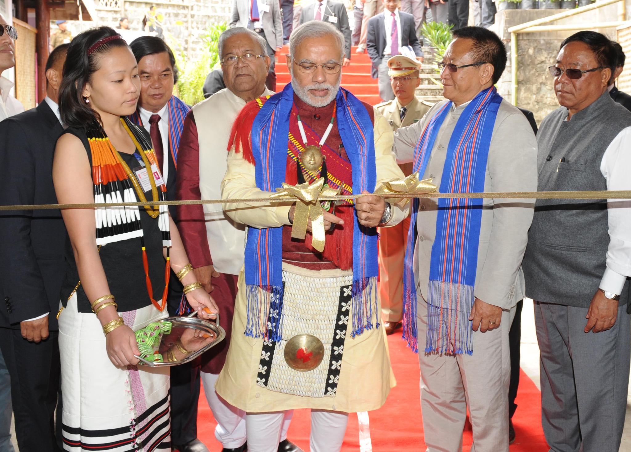 Modi wins hearts in Nagaland | DeshGujarat