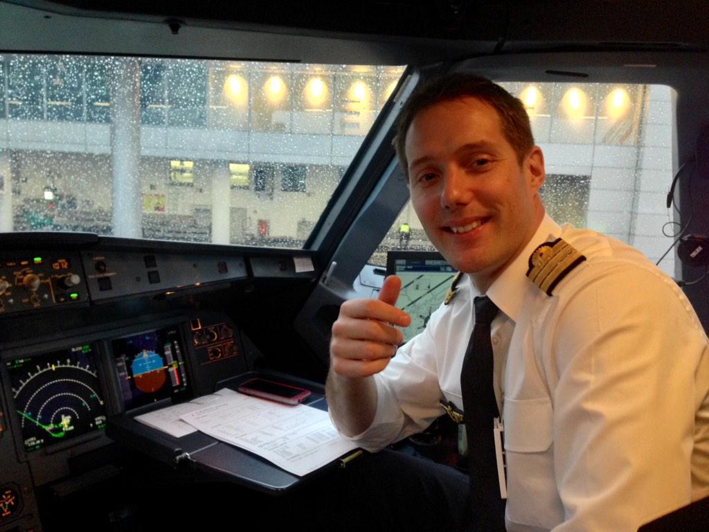 L'air pas réveillé ;) MT AFnewsroom Ajd, Th Pesquet, astronaute et ...