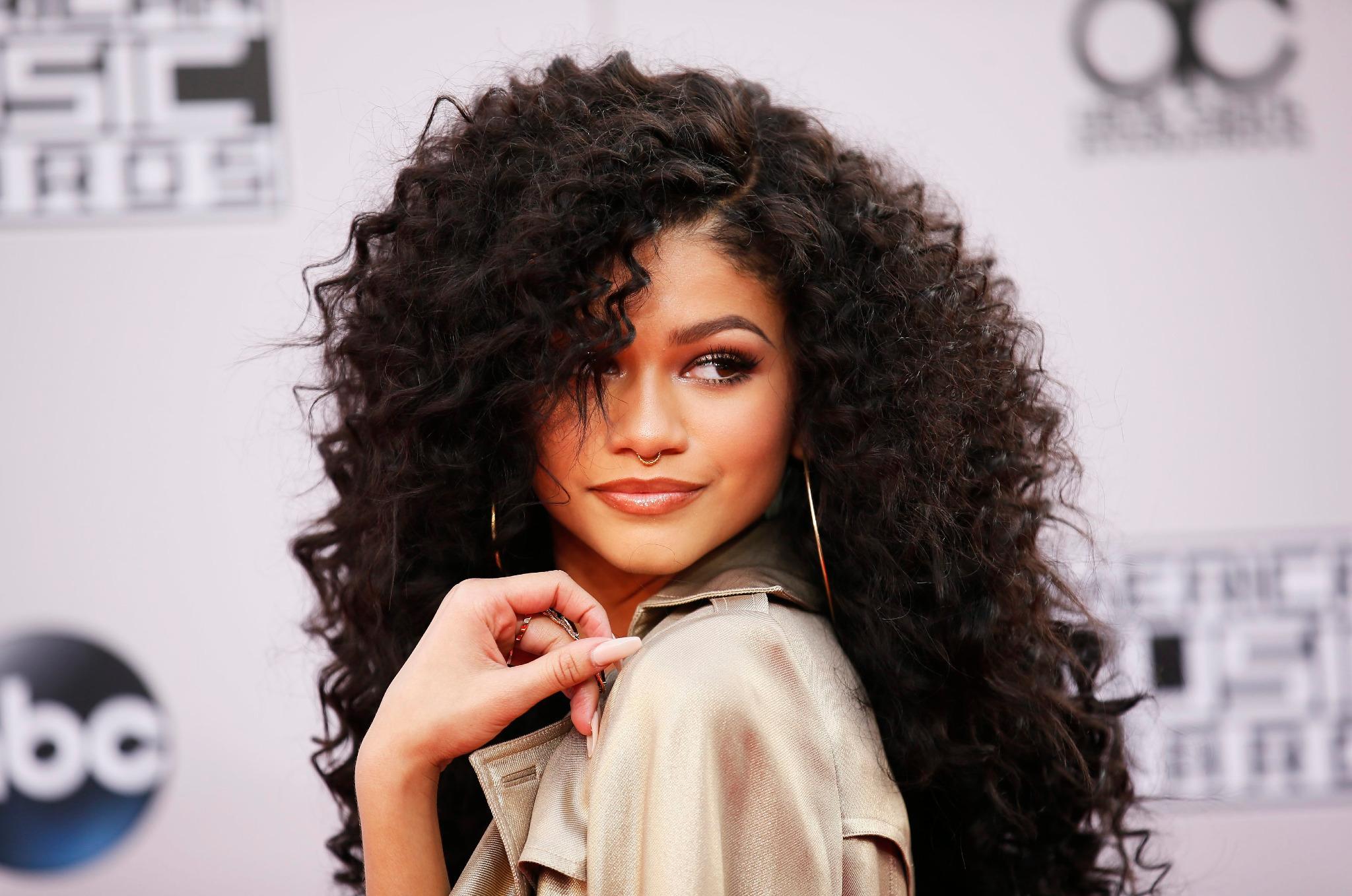 Zendaya Cabello Rizado La Evolución De Cabello De Zendaya: Sus Cortes