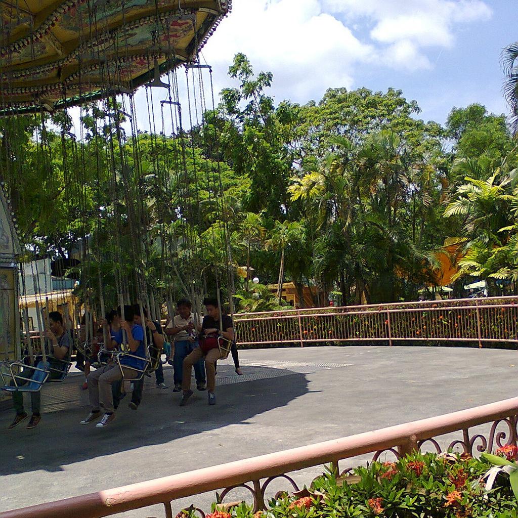 Enchanted Kingdom Flying Fiesta