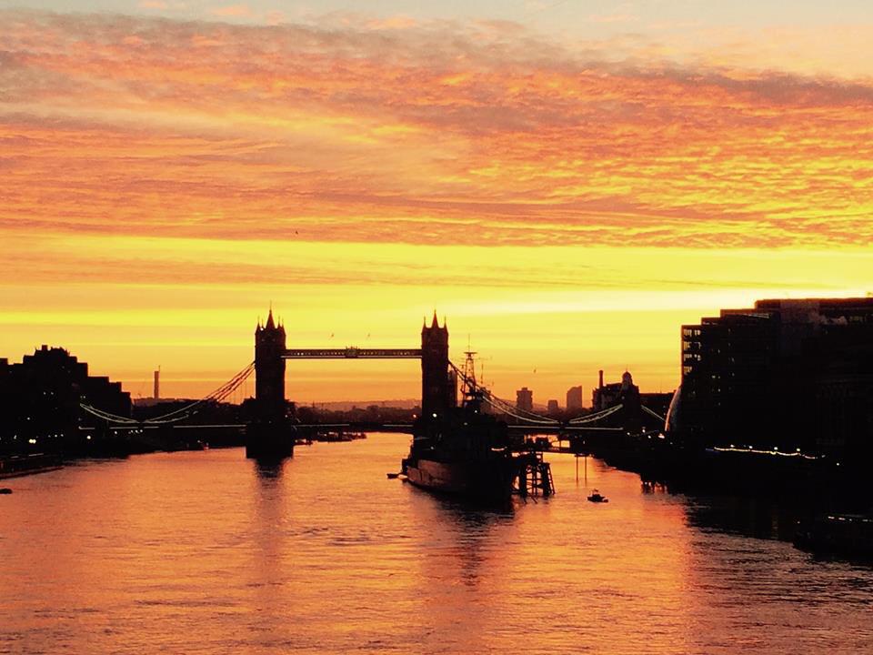 30 stunning images of London waking up to a golden sunrise | London ...