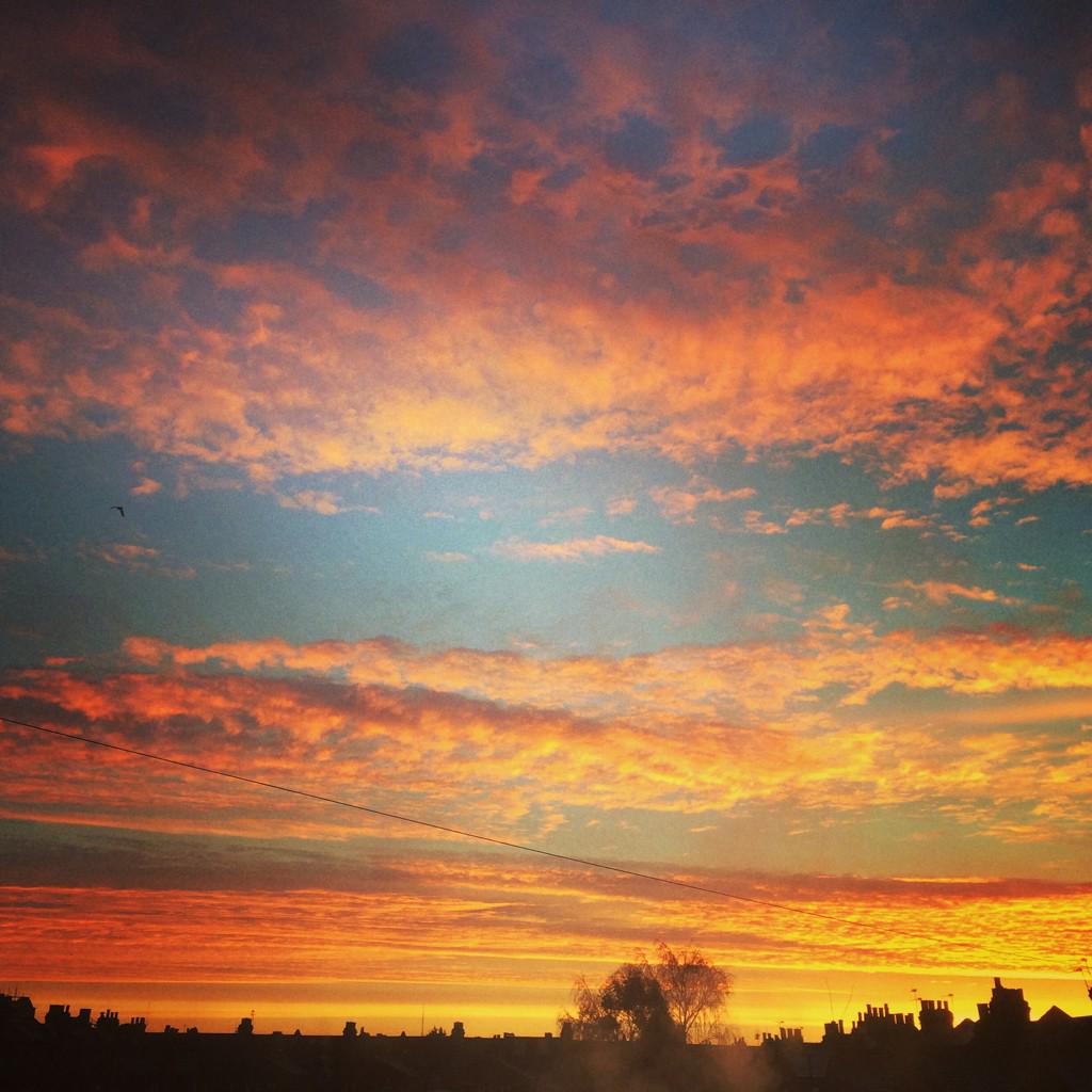 30 stunning images of London waking up to a golden sunrise | London ...