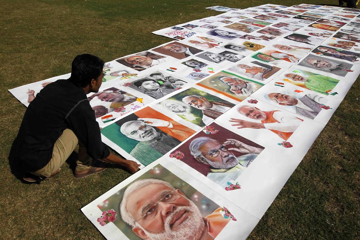 Artist Aejaz Saiyed showcases 100 paintings of Narendra Modi(photos ...